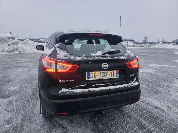 Black Nissan Qashqai 2014 in Taurage, with an engine capacity of 1.60 L and mileage of 265 thousand km for 8000 €, photo 10 on AUTOMOTO.COM.LV