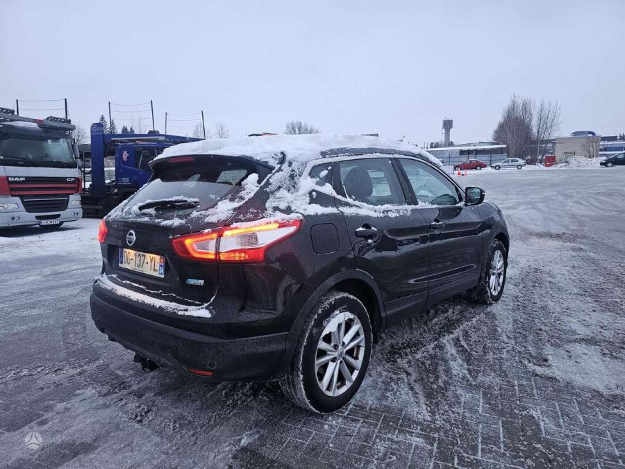 Melns Nissan Qashqai 2014 Tauragė, ar dzinēja tilpumu 1.60 L un nobraukumu 265 tūkst. km par 8000 €, foto 23 vietnē AUTOMOTO.COM.LV