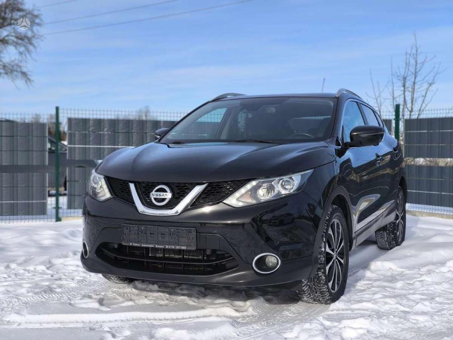 Black Nissan Qashqai 2014 in Vilkaviskis, with an engine capacity of 1.60 L and mileage of 256 thousand km for 8500 €, photo 1 on AUTOMOTO.COM.LV