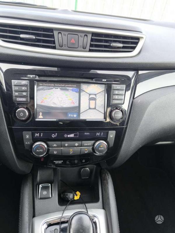 Black Nissan Qashqai 2014 in Vilkaviskis, with an engine capacity of 1.60 L and mileage of 256 thousand km for 8500 €, photo 11 on AUTOMOTO.COM.LV