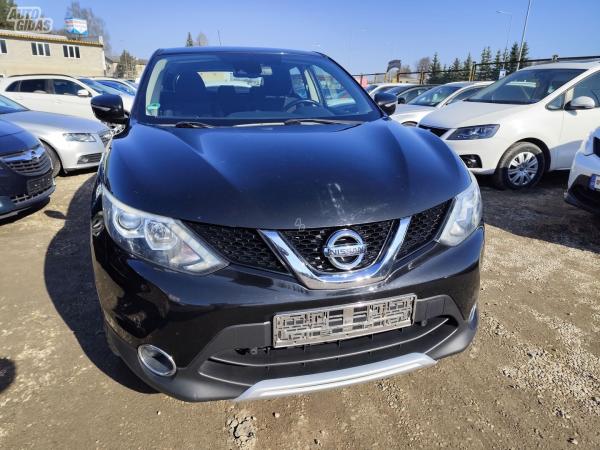 Black Nissan Qashqai 2014 in Utena, with an engine capacity of 1.60 L and mileage of 241 thousand km for 8750 €, photo 3 on AUTOMOTO.COM.LV