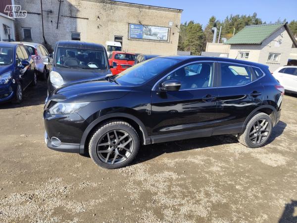 Black Nissan Qashqai 2014 in Utena, with an engine capacity of 1.60 L and mileage of 241 thousand km for 8750 €, photo 4 on AUTOMOTO.COM.LV