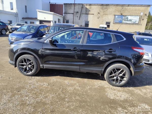 Black Nissan Qashqai 2014 in Utena, with an engine capacity of 1.60 L and mileage of 241 thousand km for 8750 €, photo 5 on AUTOMOTO.COM.LV