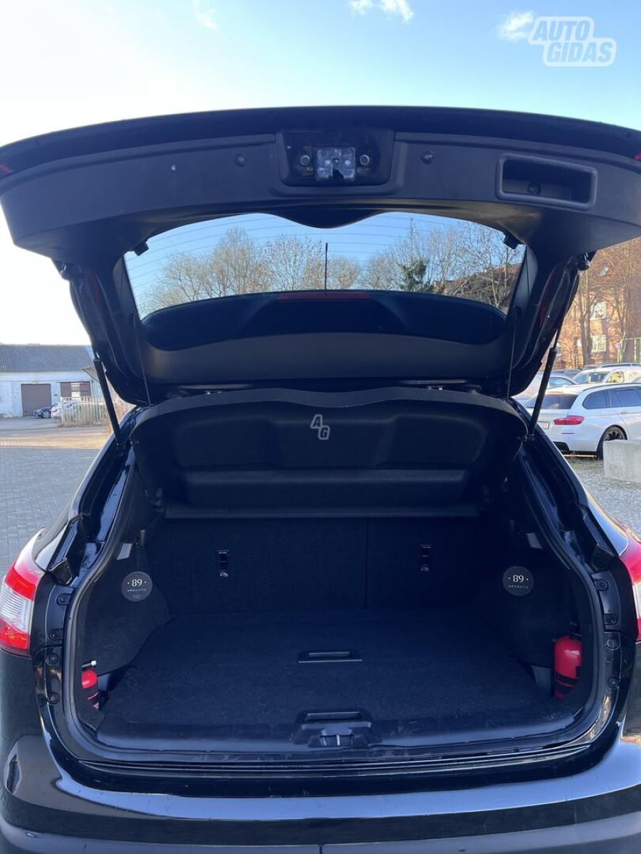 Black Nissan Qashqai 2014 in Klaipeda, with an engine capacity of 1.60 L and mileage of 153 thousand km for 9500 €, photo 8 on AUTOMOTO.COM.LV