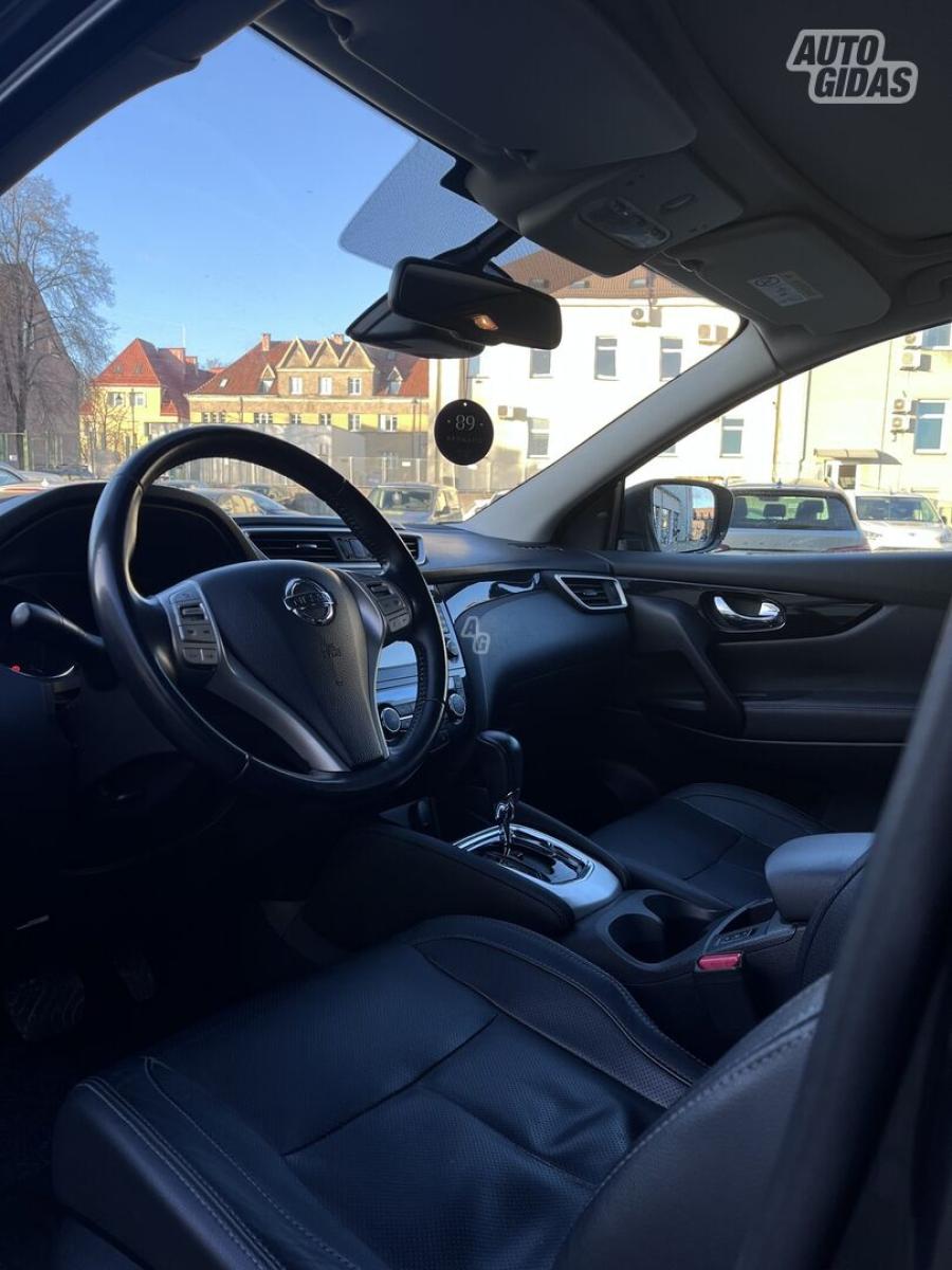 Black Nissan Qashqai 2014 in Klaipeda, with an engine capacity of 1.60 L and mileage of 153 thousand km for 9500 €, photo 9 on AUTOMOTO.COM.LV