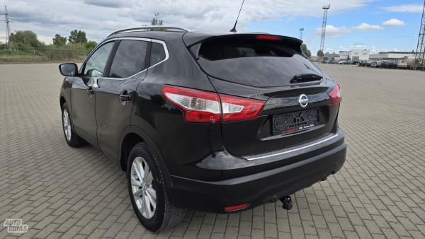 Black Nissan Qashqai 2014 in Marijampole, with an engine capacity of 1.20 L and mileage of 195 thousand km for 5750 €, photo 4 on AUTOMOTO.COM.LV
