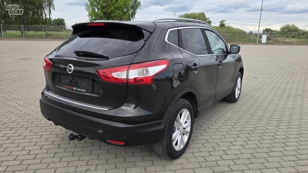 Black Nissan Qashqai 2014 in Marijampole, with an engine capacity of 1.20 L and mileage of 195 thousand km for 5750 €, photo 5 on AUTOMOTO.COM.LV