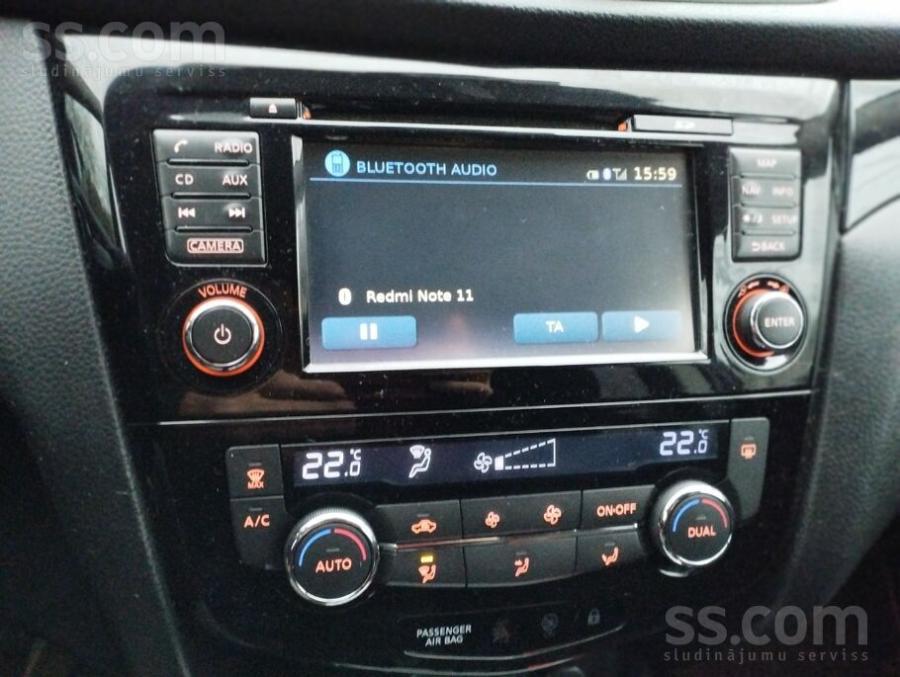 Black Nissan Qashqai 2014 in Riga, with an engine capacity of 1.60 L and mileage of 216 thousand km for 9500 €, photo 3 on AUTOMOTO.COM.LV