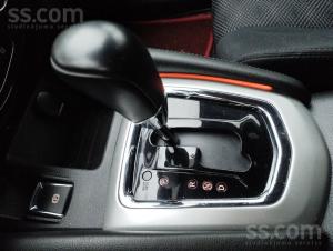 Black Nissan Qashqai 2014 in Riga, with an engine capacity of 1.60 L and mileage of 216 thousand km for 9500 €, photo 4 on AUTOMOTO.COM.LV
