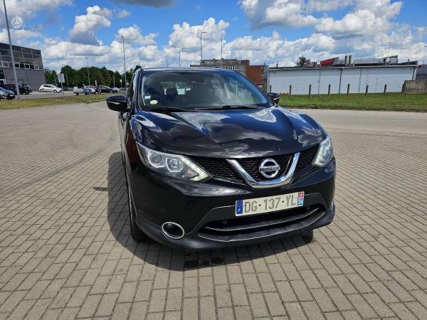 Black Nissan Qashqai 2014 in Taurage, with an engine capacity of 1.60 L and mileage of 265 thousand km for 7800 €, photo 5 on AUTOMOTO.COM.LV