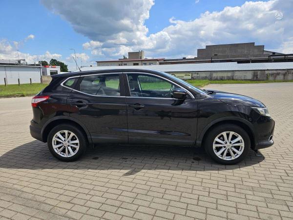 Black Nissan Qashqai 2014 in Taurage, with an engine capacity of 1.60 L and mileage of 265 thousand km for 7800 €, photo 7 on AUTOMOTO.COM.LV