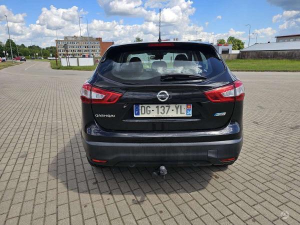 Black Nissan Qashqai 2014 in Taurage, with an engine capacity of 1.60 L and mileage of 265 thousand km for 7800 €, photo 8 on AUTOMOTO.COM.LV