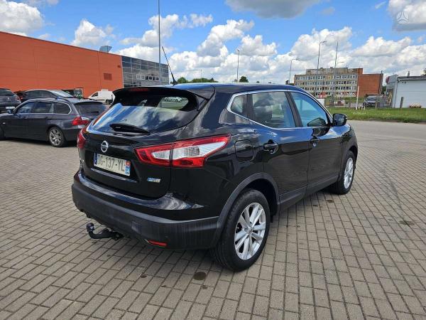 Black Nissan Qashqai 2014 in Taurage, with an engine capacity of 1.60 L and mileage of 265 thousand km for 7800 €, photo 10 on AUTOMOTO.COM.LV