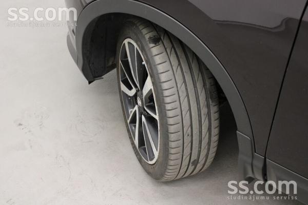 Black Nissan Qashqai 2014 in Riga, with an engine capacity of 1.60 L and mileage of 287 thousand km for 7990 €, photo 7 on AUTOMOTO.COM.LV