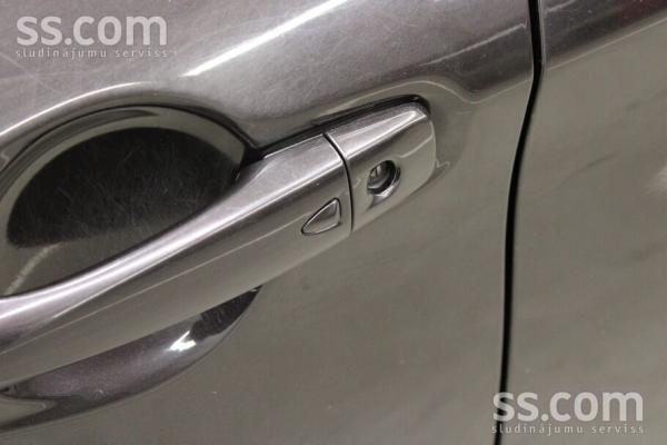 Black Nissan Qashqai 2014 in Riga, with an engine capacity of 1.60 L and mileage of 287 thousand km for 7990 €, photo 8 on AUTOMOTO.COM.LV