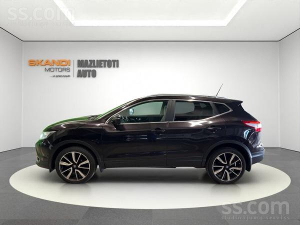 Black Nissan Qashqai 2014 in Riga, with an engine capacity of 1.60 L and mileage of 287 thousand km for 7990 €, photo 4 on AUTOMOTO.COM.LV