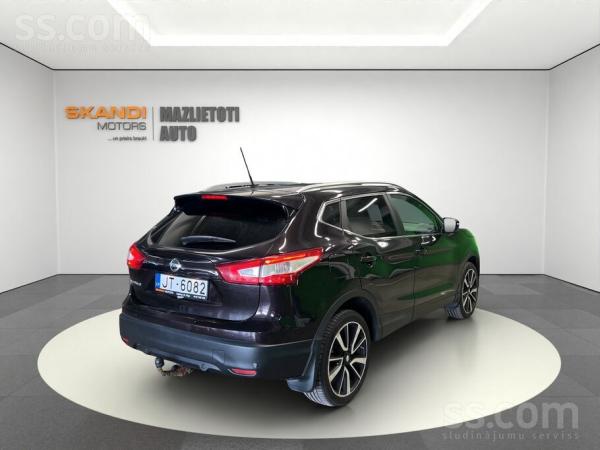 Black Nissan Qashqai 2014 in Riga, with an engine capacity of 1.60 L and mileage of 287 thousand km for 7990 €, photo 7 on AUTOMOTO.COM.LV
