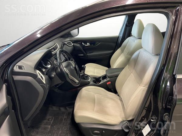 Black Nissan Qashqai 2014 in Riga, with an engine capacity of 1.60 L and mileage of 287 thousand km for 7990 €, photo 10 on AUTOMOTO.COM.LV