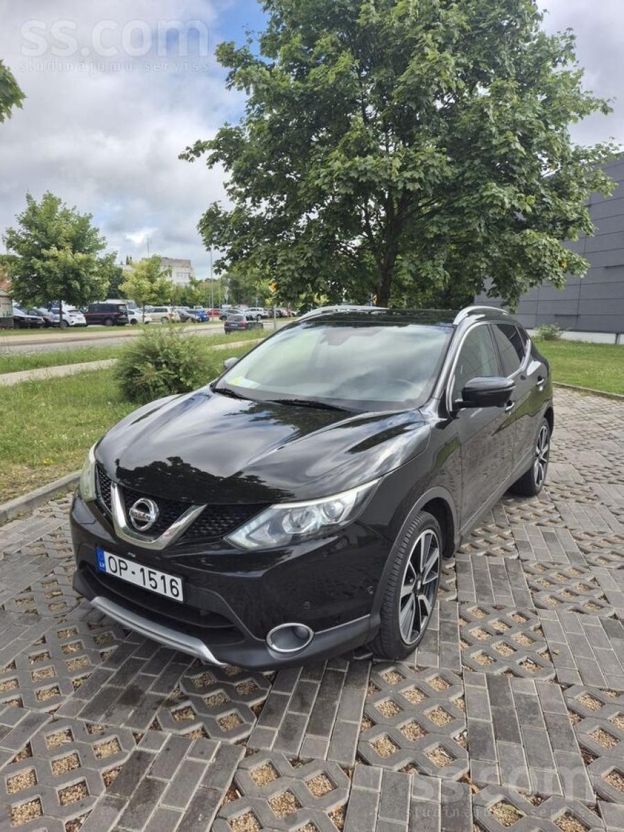 Black Nissan Qashqai 2014 in Riga, with an engine capacity of 1.20 L and mileage of 126 thousand km for 7500 €, photo 1 on AUTOMOTO.COM.LV