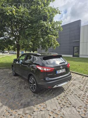 Black Nissan Qashqai 2014 in Riga, with an engine capacity of 1.20 L and mileage of 126 thousand km for 7500 €, photo 3 on AUTOMOTO.COM.LV