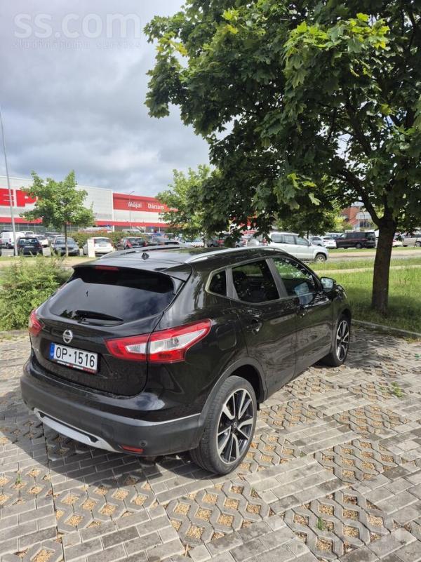 Black Nissan Qashqai 2014 in Riga, with an engine capacity of 1.20 L and mileage of 126 thousand km for 7500 €, photo 3 on AUTOMOTO.COM.LV