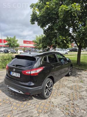 Black Nissan Qashqai 2014 in Riga, with an engine capacity of 1.20 L and mileage of 126 thousand km for 7500 €, photo 4 on AUTOMOTO.COM.LV