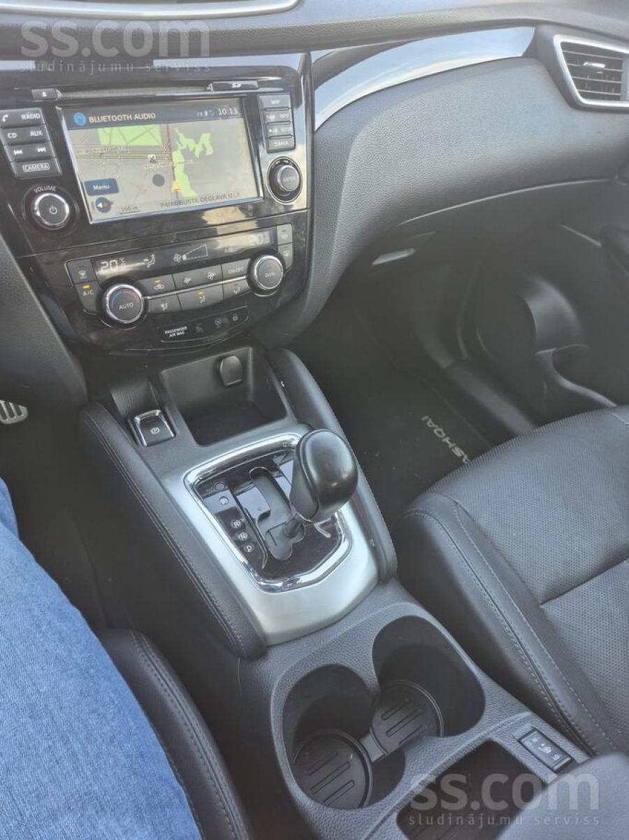 Black Nissan Qashqai 2014 in Riga, with an engine capacity of 1.20 L and mileage of 126 thousand km for 7500 €, photo 6 on AUTOMOTO.COM.LV
