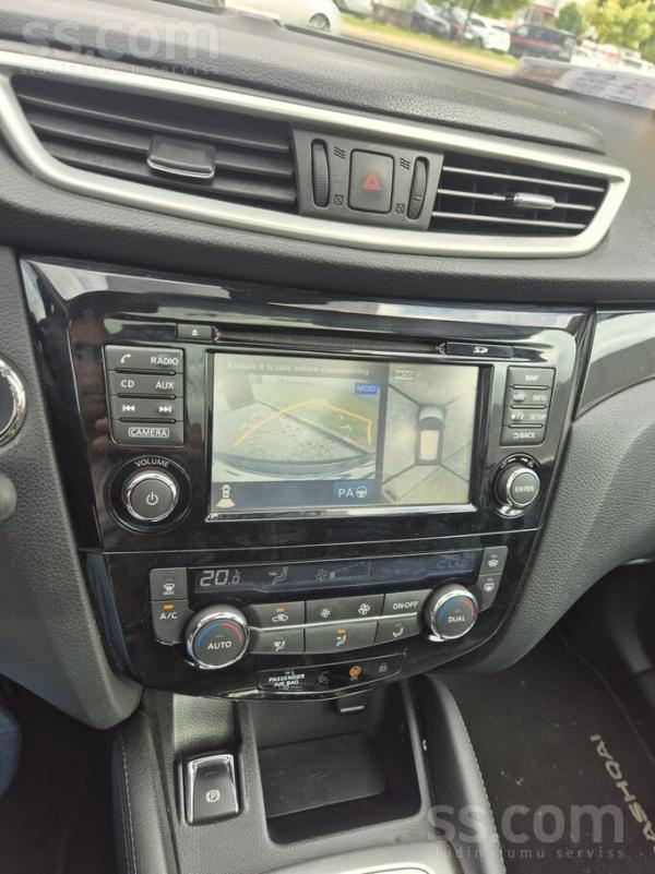 Black Nissan Qashqai 2014 in Riga, with an engine capacity of 1.20 L and mileage of 126 thousand km for 7500 €, photo 8 on AUTOMOTO.COM.LV