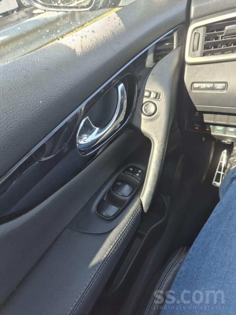 Black Nissan Qashqai 2014 in Riga, with an engine capacity of 1.20 L and mileage of 126 thousand km for 7500 €, photo 15 on AUTOMOTO.COM.LV