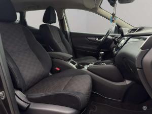 Black Nissan Qashqai 2014 in Kaunas, with an engine capacity of 1.60 L and mileage of 181 thousand km for 7699 €, photo 9 on AUTOMOTO.COM.LV
