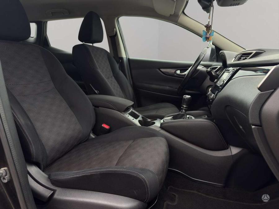 Black Nissan Qashqai 2014 in Kaunas, with an engine capacity of 1.60 L and mileage of 181 thousand km for 7699 €, photo 9 on AUTOMOTO.COM.LV