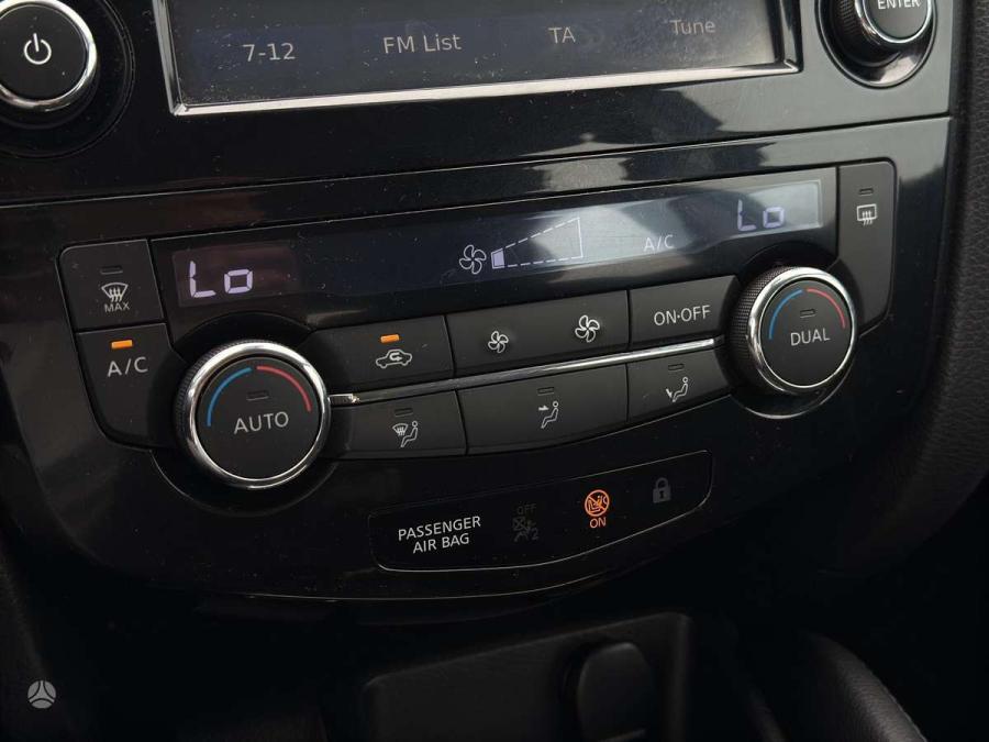 Black Nissan Qashqai 2014 in Kaunas, with an engine capacity of 1.60 L and mileage of 181 thousand km for 7699 €, photo 17 on AUTOMOTO.COM.LV