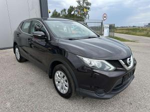 Black Nissan Qashqai 2014 in Marijampole, with an engine capacity of 1.20 L and mileage of 195 thousand km for 4750 €, photo 3 on AUTOMOTO.COM.LV
