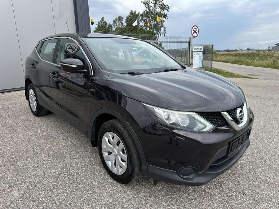 Black Nissan Qashqai 2014 in Marijampole, with an engine capacity of 1.20 L and mileage of 195 thousand km for 4750 €, photo 3 on AUTOMOTO.COM.LV