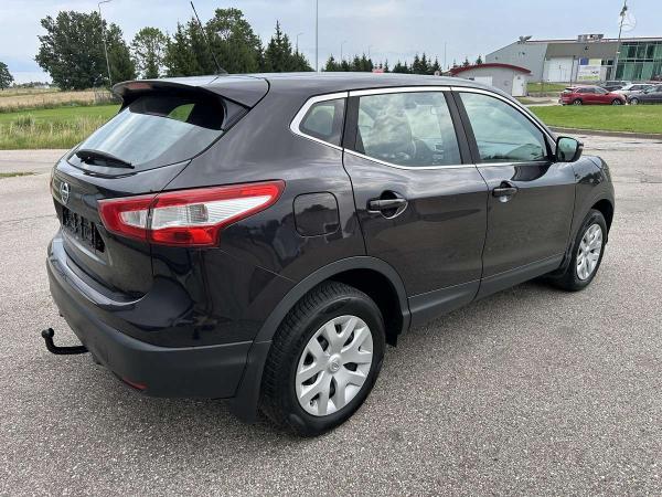 Black Nissan Qashqai 2014 in Marijampole, with an engine capacity of 1.20 L and mileage of 195 thousand km for 4750 €, photo 3 on AUTOMOTO.COM.LV