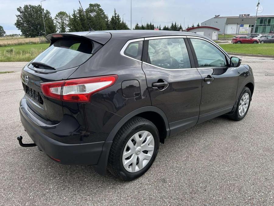Black Nissan Qashqai 2014 in Marijampole, with an engine capacity of 1.20 L and mileage of 195 thousand km for 4750 €, photo 4 on AUTOMOTO.COM.LV