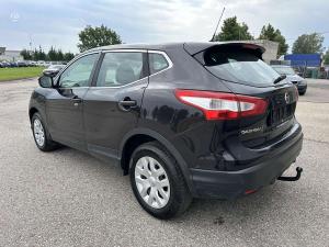 Black Nissan Qashqai 2014 in Marijampole, with an engine capacity of 1.20 L and mileage of 195 thousand km for 4750 €, photo 5 on AUTOMOTO.COM.LV