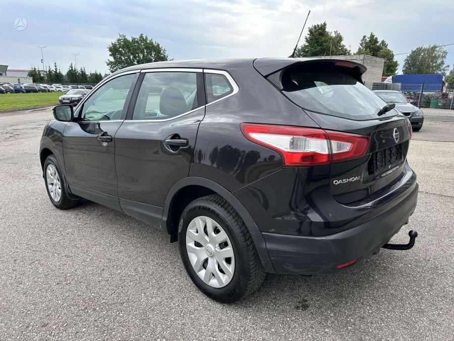 Black Nissan Qashqai 2014 in Marijampole, with an engine capacity of 1.20 L and mileage of 195 thousand km for 4750 €, photo 5 on AUTOMOTO.COM.LV