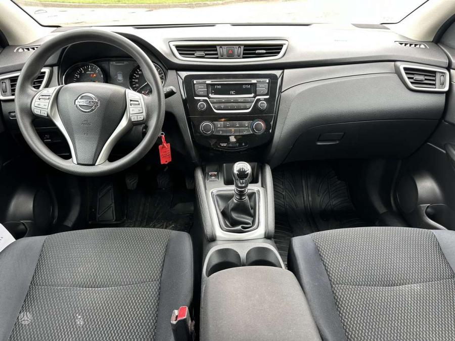 Black Nissan Qashqai 2014 in Marijampole, with an engine capacity of 1.20 L and mileage of 195 thousand km for 4750 €, photo 6 on AUTOMOTO.COM.LV