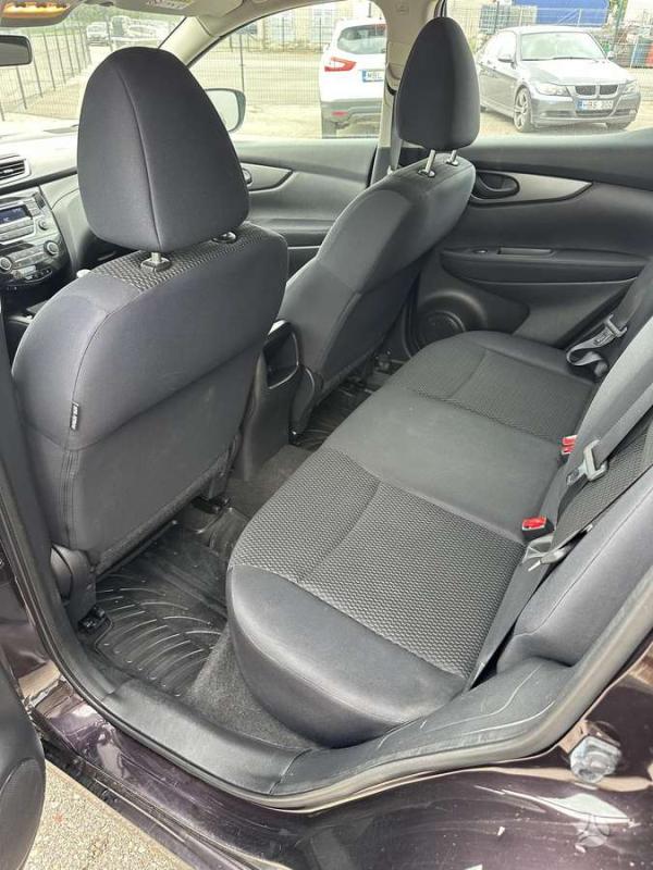 Black Nissan Qashqai 2014 in Marijampole, with an engine capacity of 1.20 L and mileage of 195 thousand km for 4750 €, photo 6 on AUTOMOTO.COM.LV