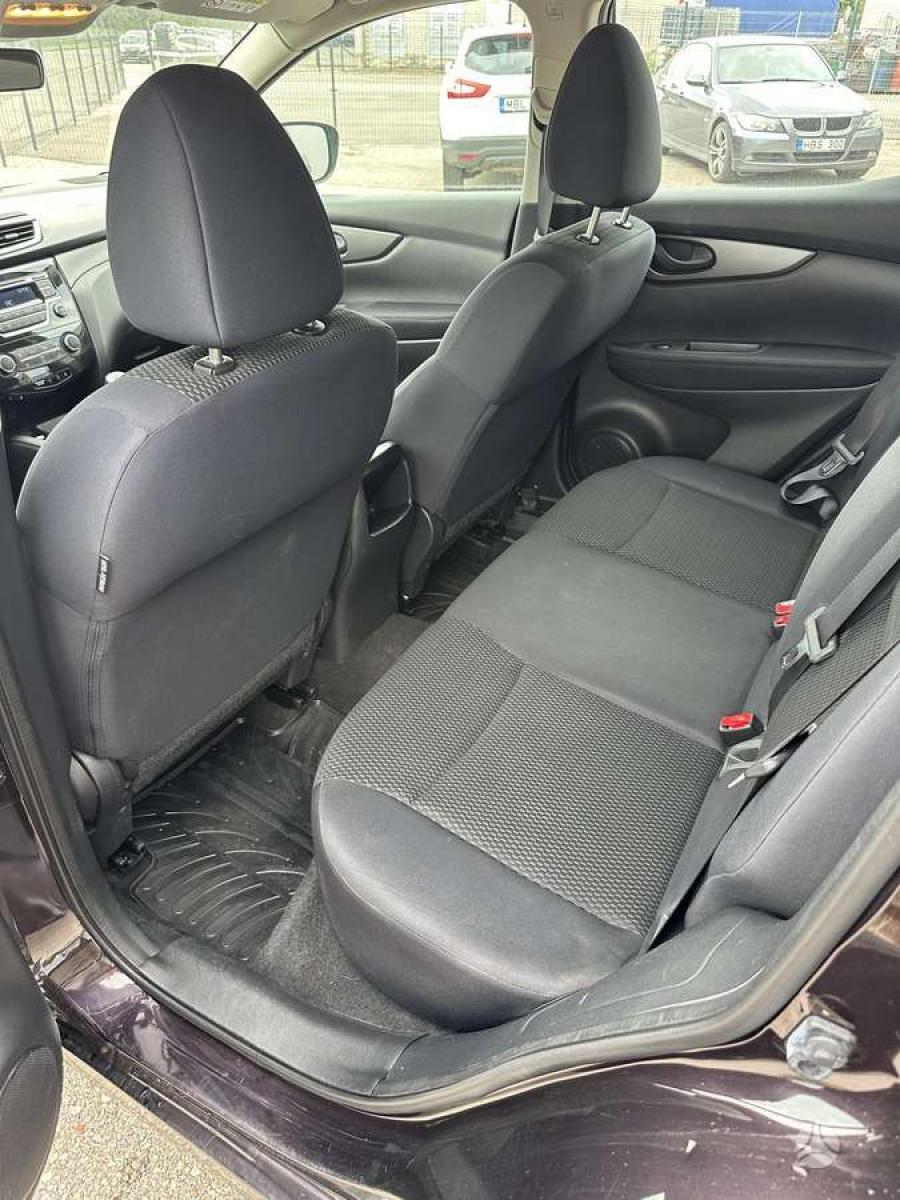 Black Nissan Qashqai 2014 in Marijampole, with an engine capacity of 1.20 L and mileage of 195 thousand km for 4750 €, photo 7 on AUTOMOTO.COM.LV