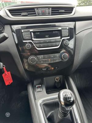 Black Nissan Qashqai 2014 in Marijampole, with an engine capacity of 1.20 L and mileage of 195 thousand km for 4750 €, photo 8 on AUTOMOTO.COM.LV