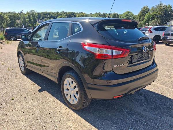 Black Nissan Qashqai 2014 in Alytus, with an engine capacity of 1.20 L and mileage of 152 thousand km for 6800 €, photo 3 on AUTOMOTO.COM.LV