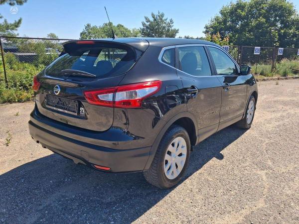 Black Nissan Qashqai 2014 in Alytus, with an engine capacity of 1.20 L and mileage of 152 thousand km for 6800 €, photo 5 on AUTOMOTO.COM.LV