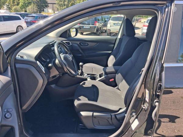Black Nissan Qashqai 2014 in Alytus, with an engine capacity of 1.20 L and mileage of 152 thousand km for 6800 €, photo 8 on AUTOMOTO.COM.LV