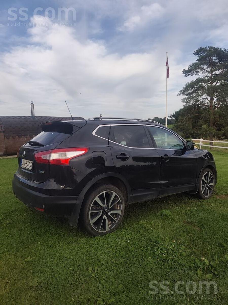 Black Nissan Qashqai 2014 in Jekabpils, with an engine capacity of 1.60 L and mileage of 314 thousand km for 7000 €, photo 4 on AUTOMOTO.COM.LV