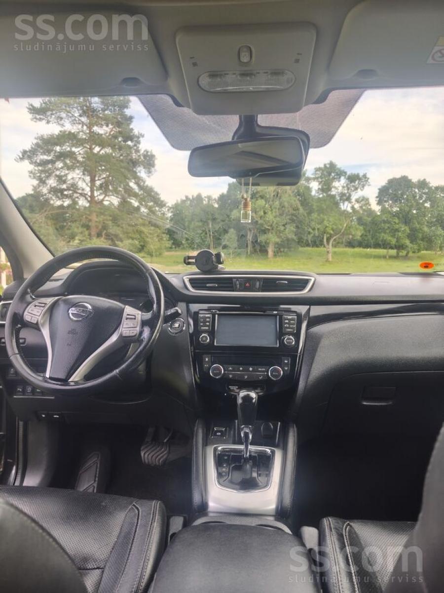 Black Nissan Qashqai 2014 in Jekabpils, with an engine capacity of 1.60 L and mileage of 314 thousand km for 7000 €, photo 6 on AUTOMOTO.COM.LV