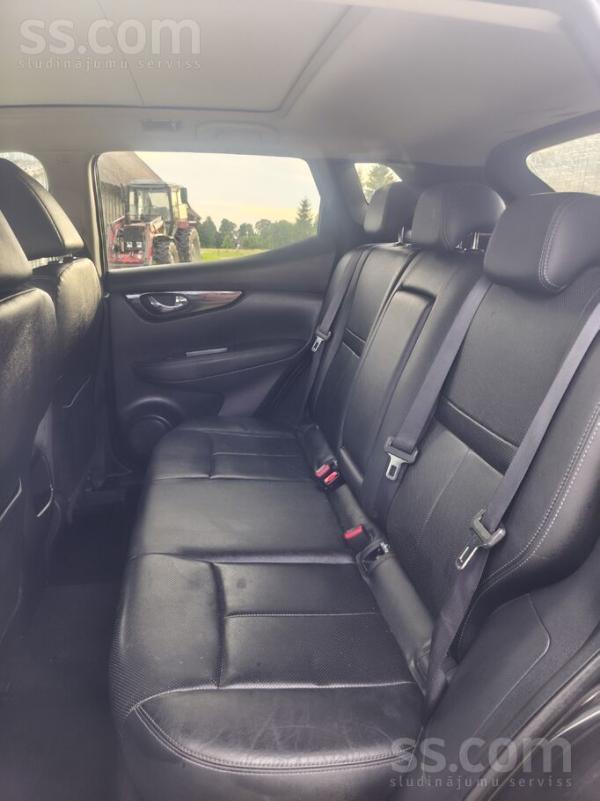 Black Nissan Qashqai 2014 in Jekabpils, with an engine capacity of 1.60 L and mileage of 314 thousand km for 7000 €, photo 6 on AUTOMOTO.COM.LV