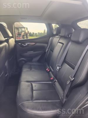 Black Nissan Qashqai 2014 in Jekabpils, with an engine capacity of 1.60 L and mileage of 314 thousand km for 7000 €, photo 7 on AUTOMOTO.COM.LV