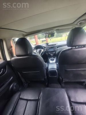 Black Nissan Qashqai 2014 in Jekabpils, with an engine capacity of 1.60 L and mileage of 314 thousand km for 7000 €, photo 8 on AUTOMOTO.COM.LV